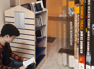 Reading corner near the reception desk - Newspoint - University of Malta
