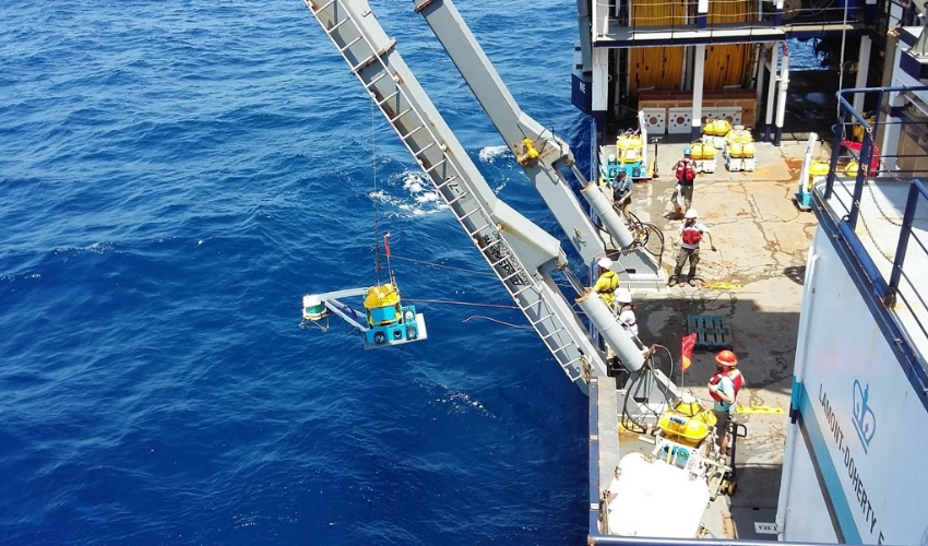 Scientist finds evidence of upwelling from beneath mid-ocean ridges ...