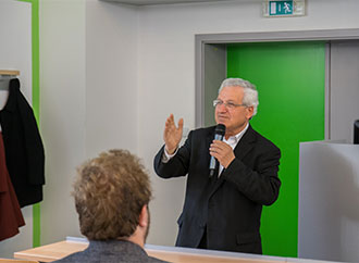 UM academic addresses medical students at Charles University, Prague ...