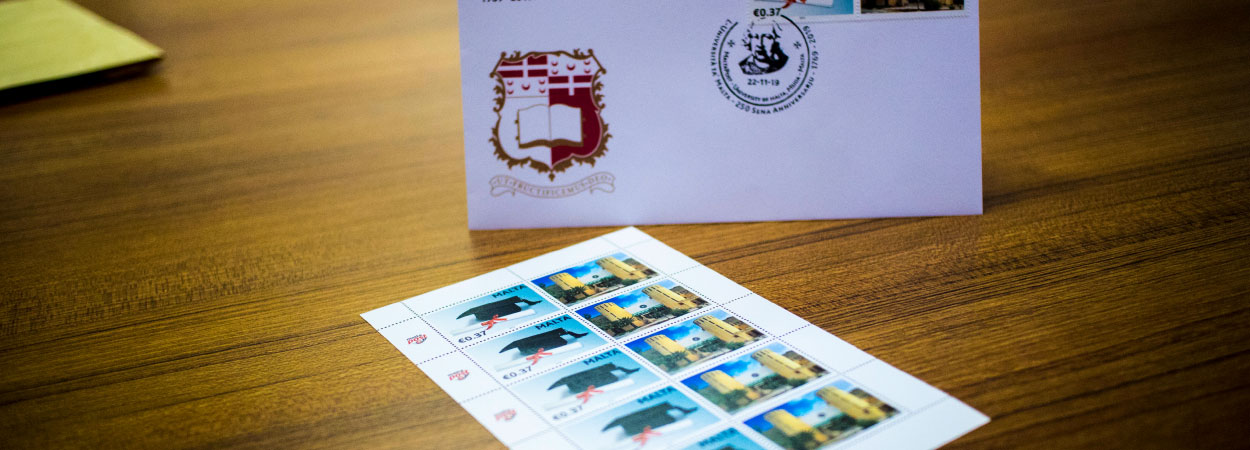 UM commemorative postage stamps and cover - Newspoint - University of Malta